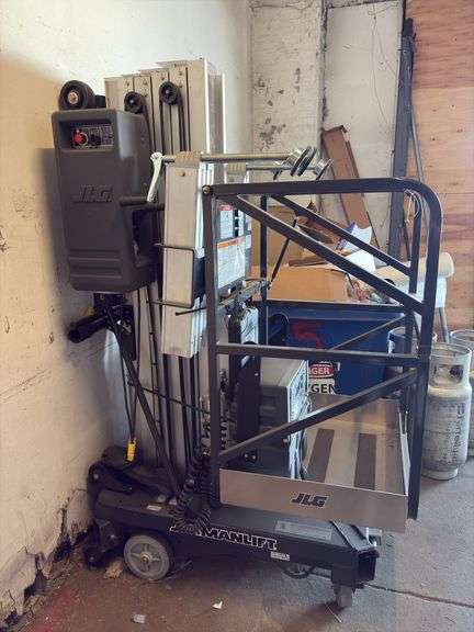 JLG 24.8 Ft Elevated Platform Ht Push-Around Mobile Personnel Lift ...