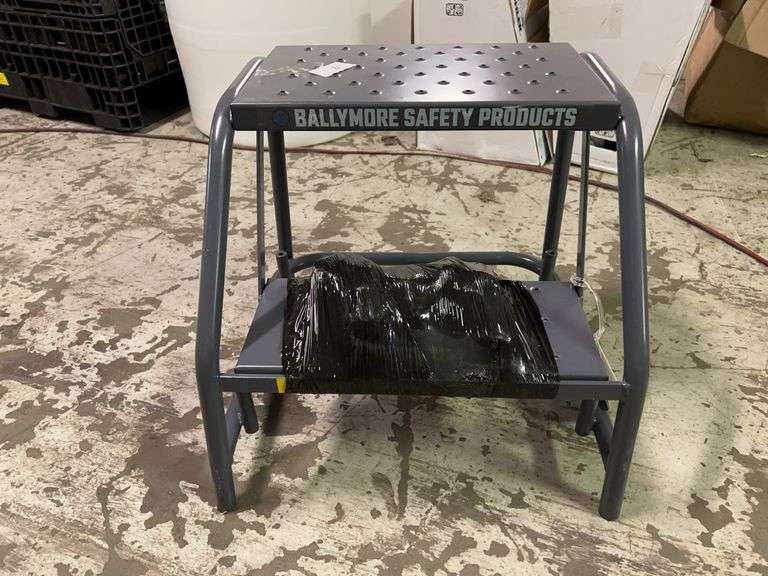 Ballymore 450 Lb 1.6' OAH x 2.4' Standing Height 2 Steps Steel Step ...