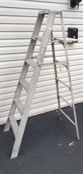 5’ Aluminum Ladder - Duck Soup Auctions