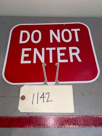 Do not enter post sign • Warehouse(street level) - Duck Soup Auctions