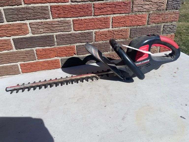 Task force electric hedge trimmer • 18” • Garage - Duck Soup Auctions