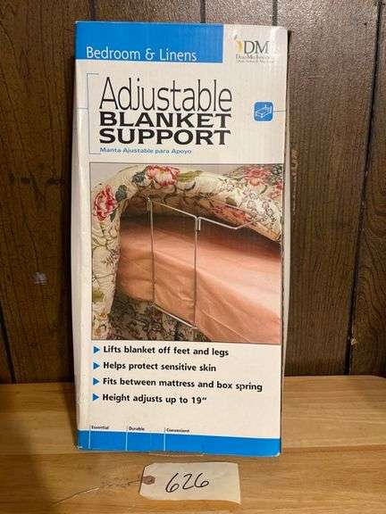 Adjustable blanket support • family room - Duck Soup Auctions