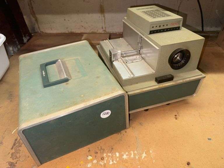 Argus 500 automatic Projector • Basement - Duck Soup Auctions