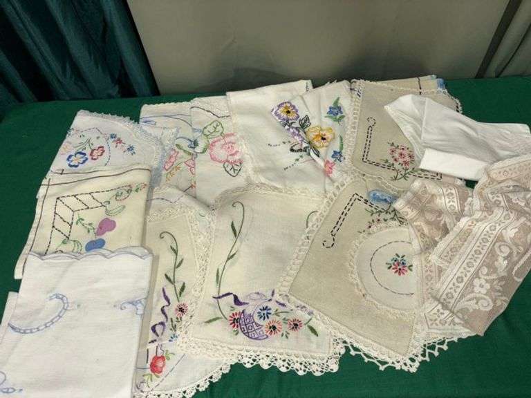 Linens, mostly embroidered • Side - Duck Soup Auctions