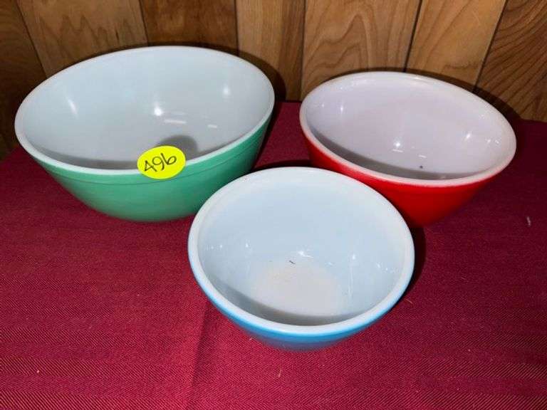 Pyrex primary nesting mixing bowls • Main - Duck Soup Auctions