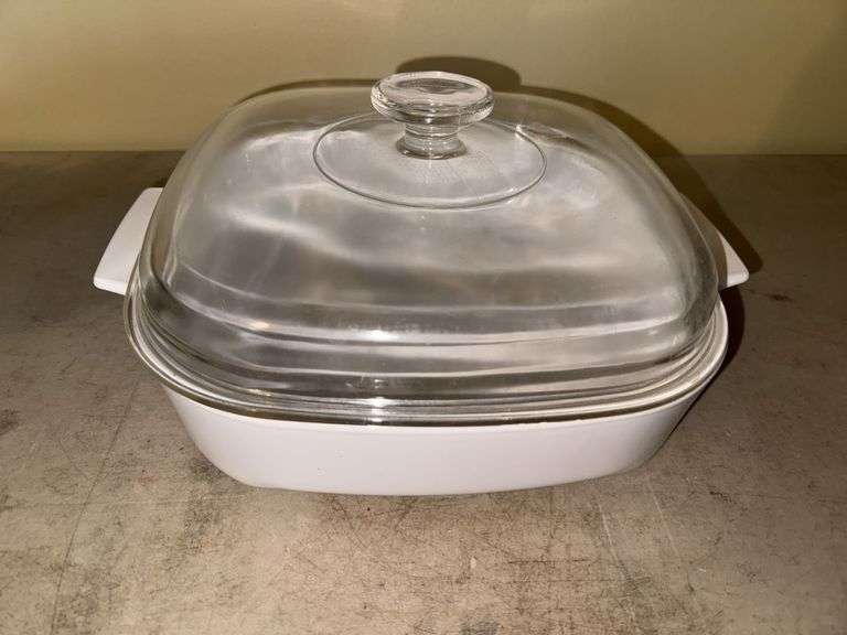 Corning ware covered casserole dish • Kitchen - Duck Soup Auctions