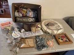 Miscellaneous home decor lot • Living room - Duck Soup Auctions
