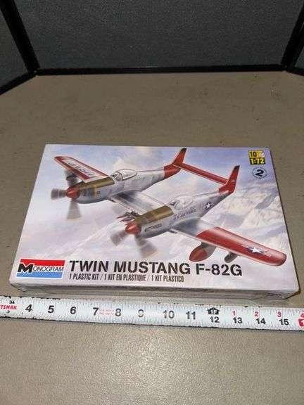 Twin mustang f-82G model plane kit • Factory Sealed • Basement side 2 ...