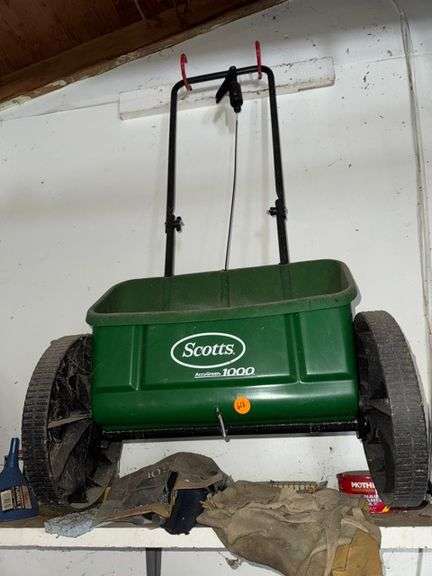 Scott’s spreader • Garage - Duck Soup Auctions