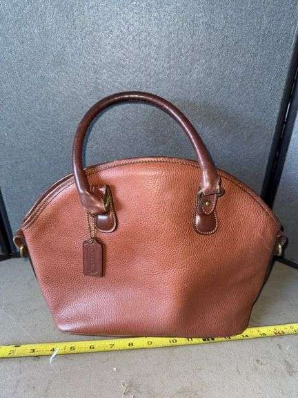 Purse marked coach • Bottom garage - Duck Soup Auctions