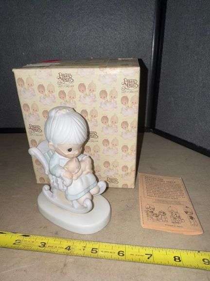 Precious moments The perfect grandma • Dining room - Duck Soup Auctions