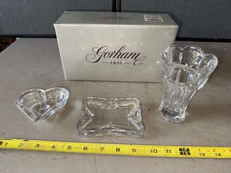 Gorham glassware • Living room - Duck Soup Auctions