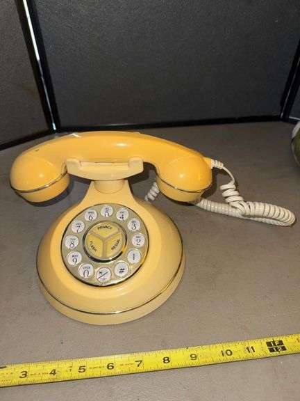 Radio shack Rotary Dial phone • Living room - Duck Soup Auctions