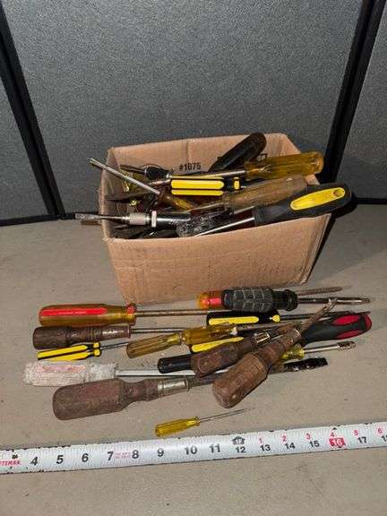 Screwdrivers • Basement - Duck Soup Auctions