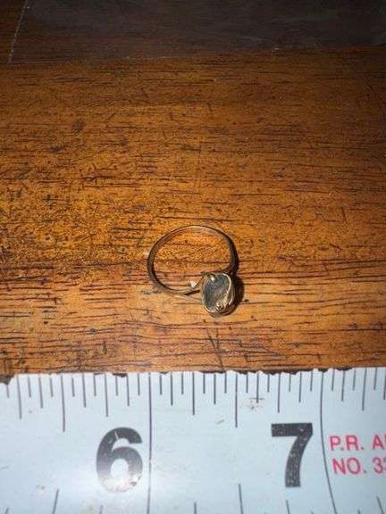 Ring marked “10k thl” • Living room - Duck Soup Auctions
