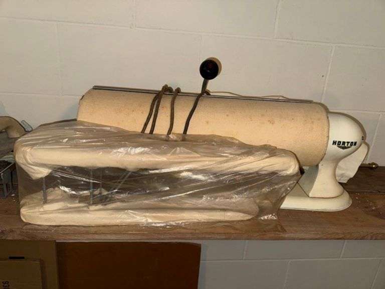 Horton portable mangle • Vintage • Basement - Duck Soup Auctions