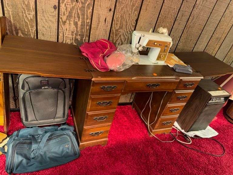 Singer touch n sew with cabinet • Basement - Duck Soup Auctions