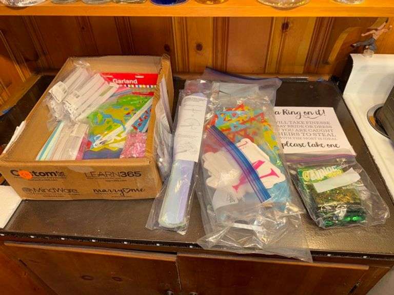 Craft lot • Basement bar - Duck Soup Auctions