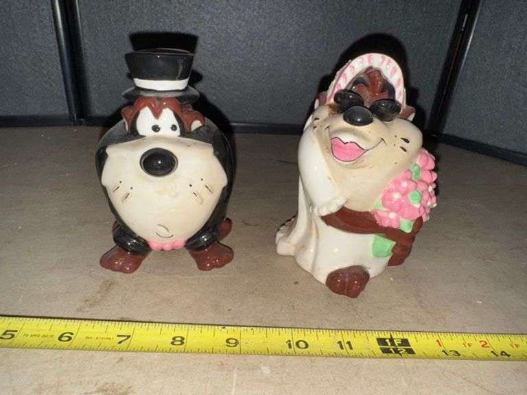 Taz bride and groom salt and pepper shakers • Basement - Duck Soup Auctions