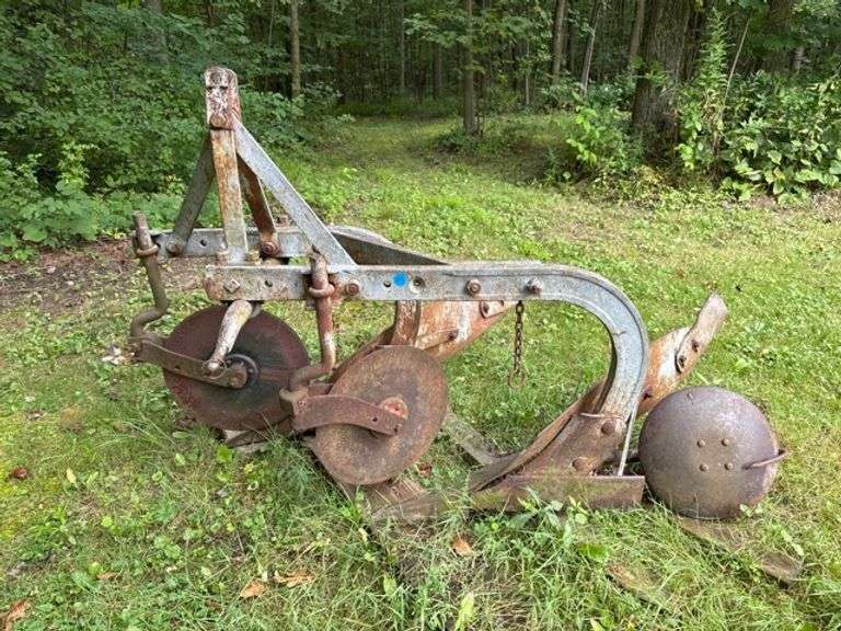 Ferguson 3 point plow • 16” • Shed - Duck Soup Auctions