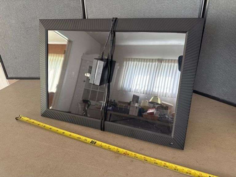 Large electric photo frame • 19x13 • Living room 2 - Duck Soup Auctions