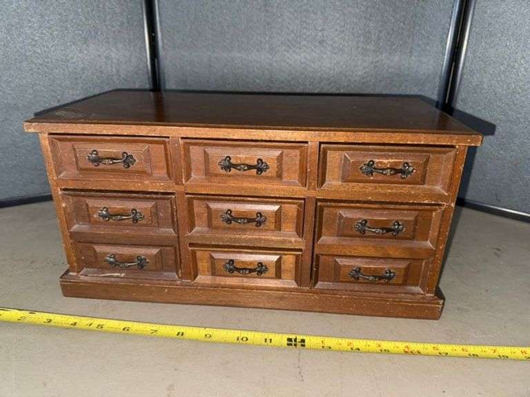 Jewelry box • Kitchen - Duck Soup Auctions