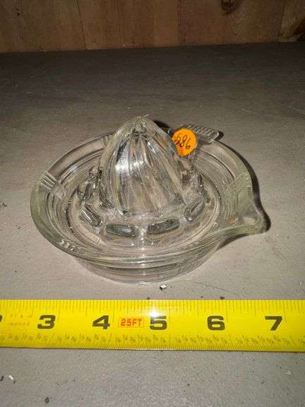 Glass reamer • Bottom garage - Duck Soup Auctions