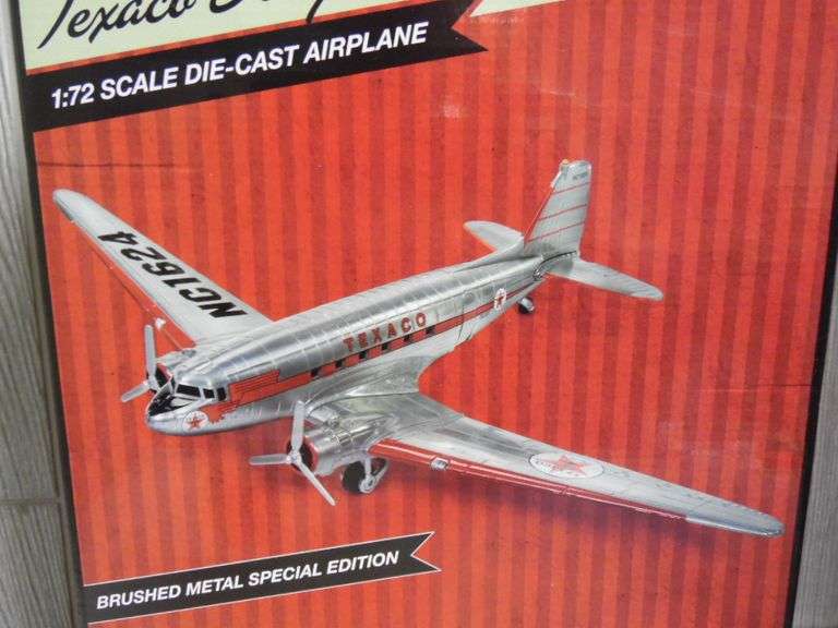 Texaco Douglas DC-3 Airplane - Dunker Auction