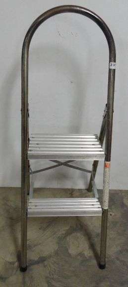 Kitchen Step Stool - Dunker Auction