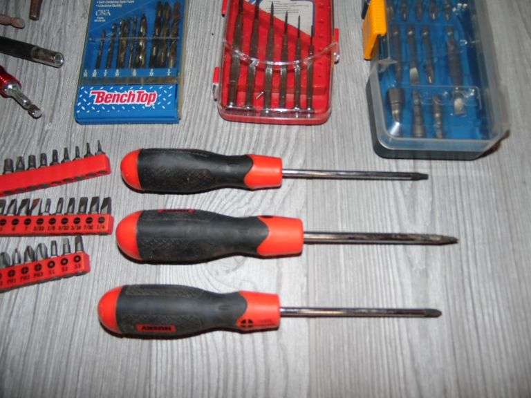 Precision Screwdriver Set, Bits & More - Dunker Auction