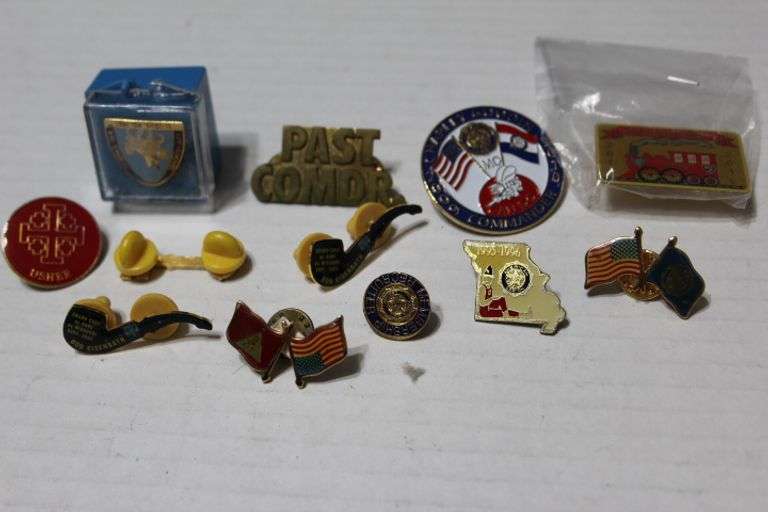 13 - Pins - Dunker Auction