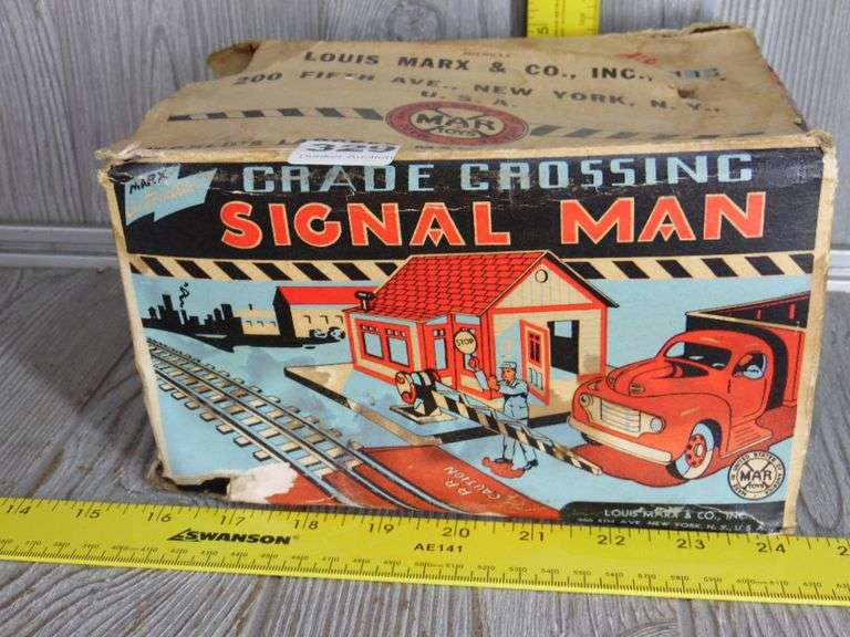 Marx Automatic Grade Crossing Signal Man - Dunker Auction
