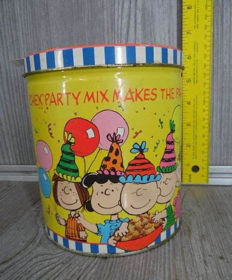 Charlie Brown Tin - Dunker Auction