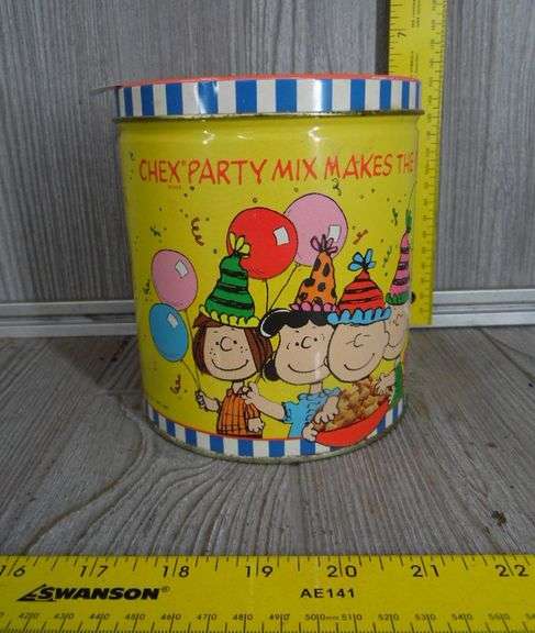 Charlie Brown Tin - Dunker Auction