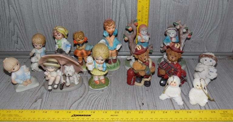 Assorted Collectable Figurines - Dunker Auction