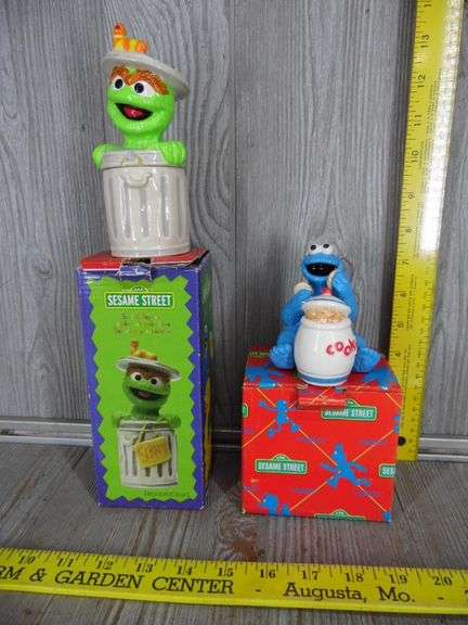 Sesame Street Salt & Pepper Shakers - Dunker Auction