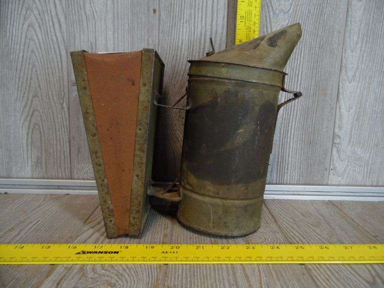 Bellow Bee Smoker - Dunker Auction