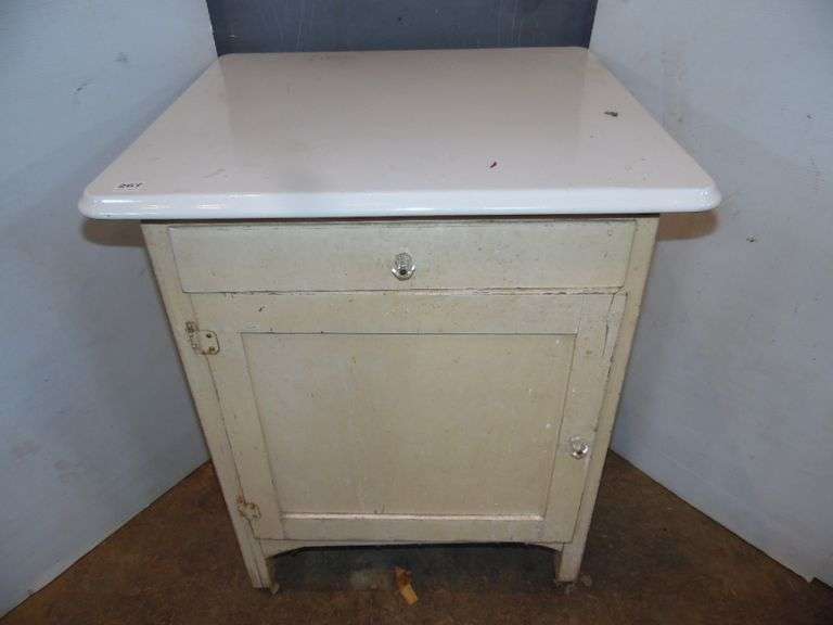 Kitchen Cabinet - Dunker Auction