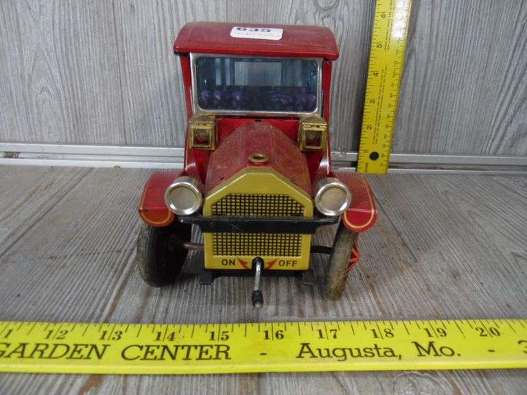 Model T Tin Toy - Battery Operated - Dunker Auction