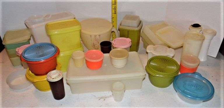 Assorted Tupperware & Plasticware - Dunker Auction