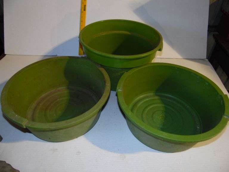 Shelf Brackets & Plastic Containers - Dunker Auction