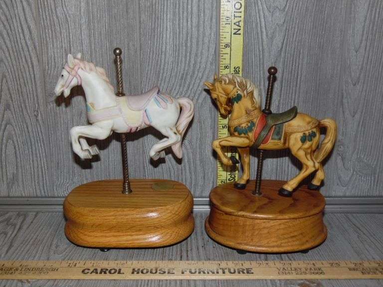 Carousel Horses & Hummingbird Figurine - Dunker Auction