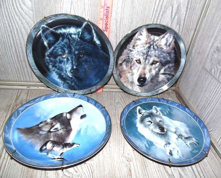 Wolf Collector Plates - Dunker Auction
