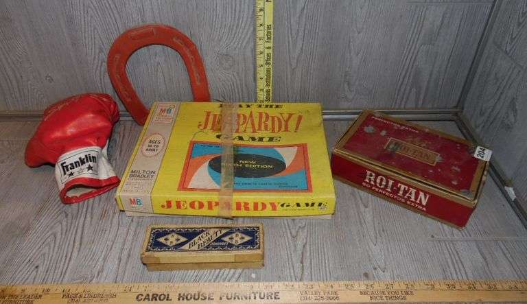 Cardboard Cutout Animals, Dominoes & More - Dunker Auction