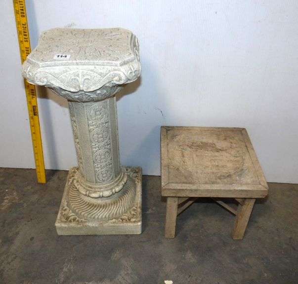 Plastic Plant Stands - Dunker Auction