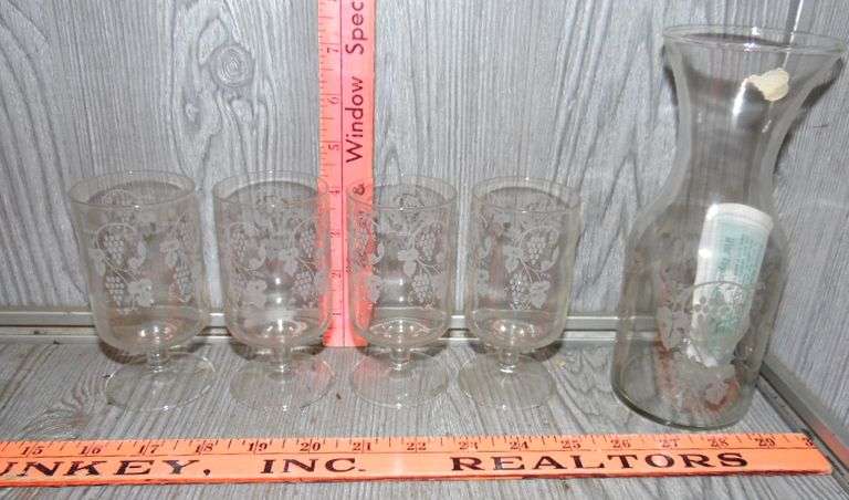 Etched Decanter & Glasses - Dunker Auction