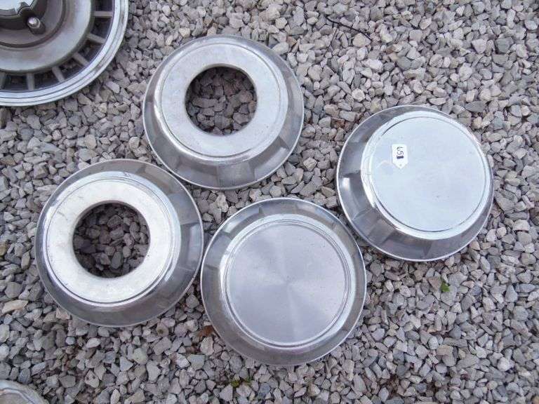 Vintage Hub Caps - Dunker Auction