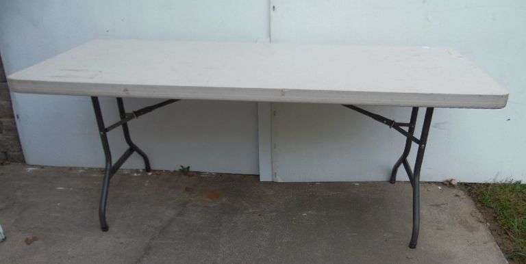 6 ft. Lifetime Folding Table - Dunker Auction