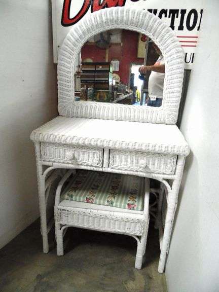 Wicker Vanity & Bench - Dunker Auction