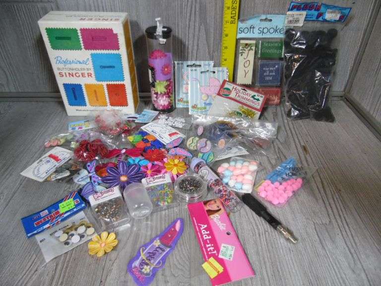 Singer Buttonholer & Misc. Craft Supplies - Dunker Auction
